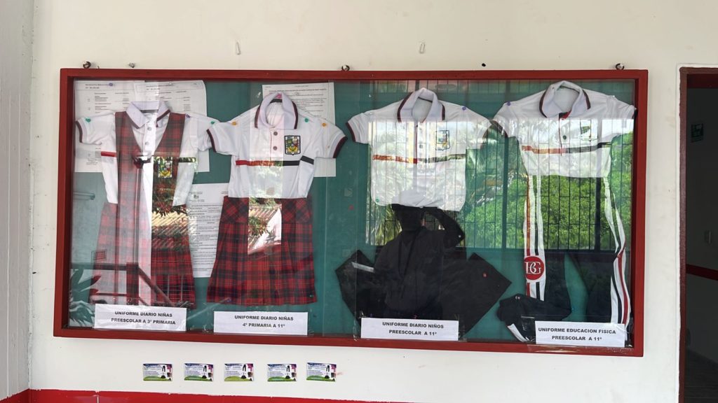 UNIFORME INSTITUCIONAL